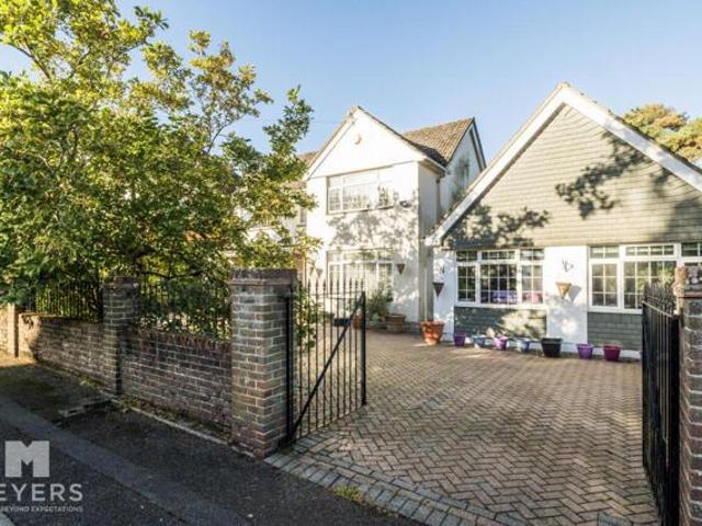 3 Bedroom House Poole Poole 99523672