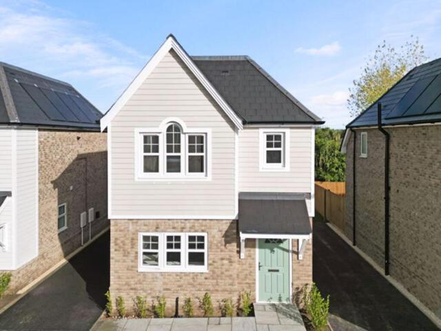 3 Bedroom House Poole Poole LS98335683