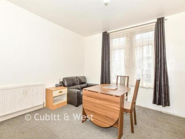 3 Bedroom House Portsmouth Hampshire LS99204251