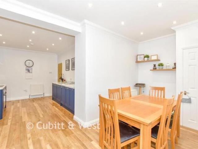 3 Bedroom House Portsmouth Hampshire LS100825175