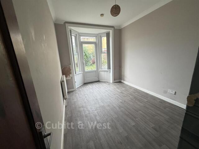 3 Bedroom House Portsmouth Hampshire LS101352018
