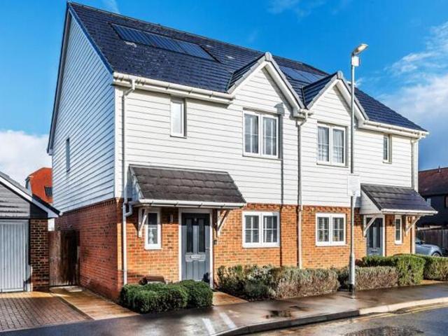 3 Bedroom House Paddock Wood Kent 99986385