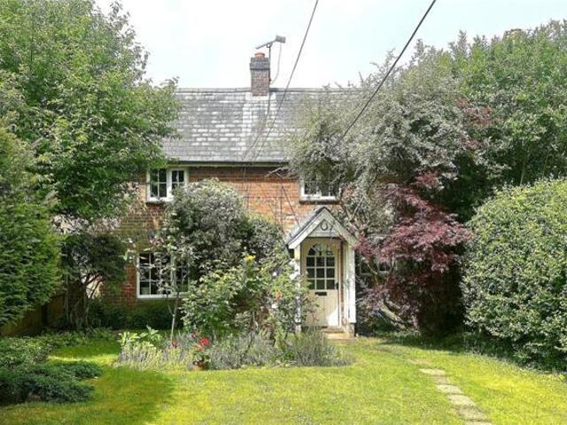 3 Bedroom House Petersfield Hampshire LS100366424