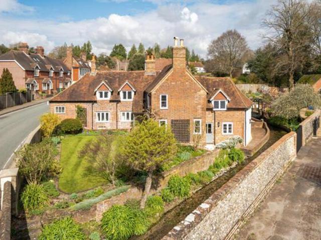 3 Bedroom House Petersfield Hampshire LS101675402