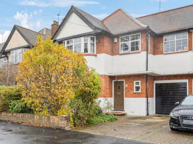 3 Bedroom House Pinner Great London LS99054970