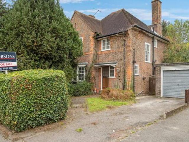 3 Bedroom House Pinner Greater London 99952335