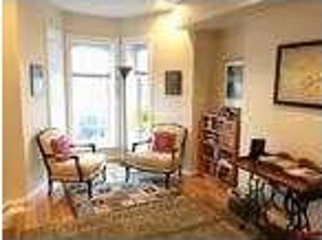 3 bedroom house plus parking on Capitol Ct NE