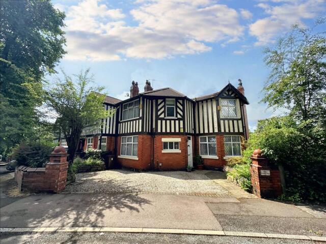3 Bedroom House Prestwich Bury 99204018