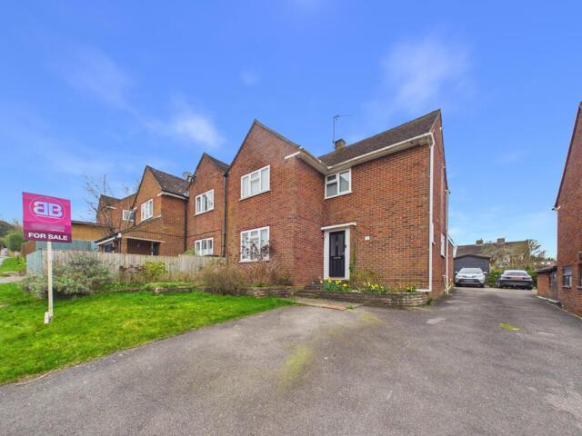 3 Bedroom House Princes Risborough Devon LS101777689