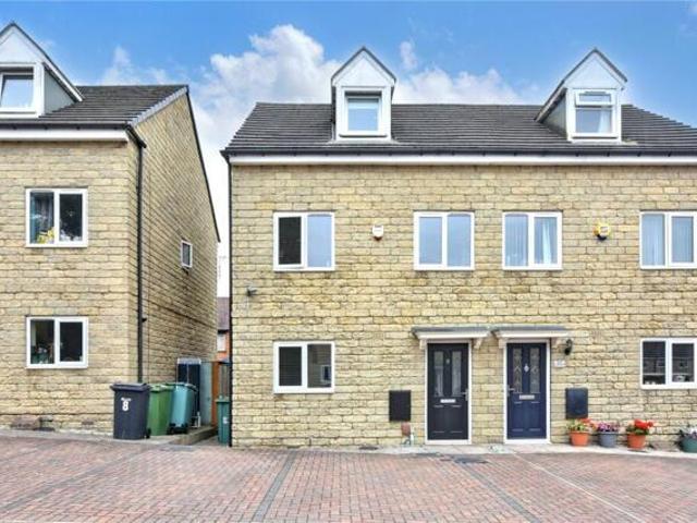 3 Bedroom House Pudsey West Yorkshire LS100733669