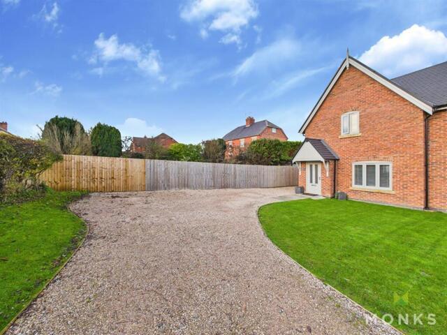 3 Bedroom House Queens Head Queens Head 100540967