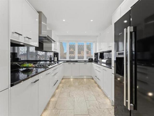 3 Bedroom House Rothwell Rothwell LS101316243