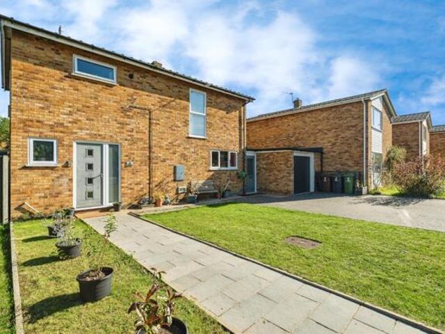3 Bedroom House Roydon Roydon 99277906