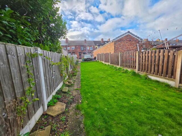 3 Bedroom House Royston Barnsley 98119176