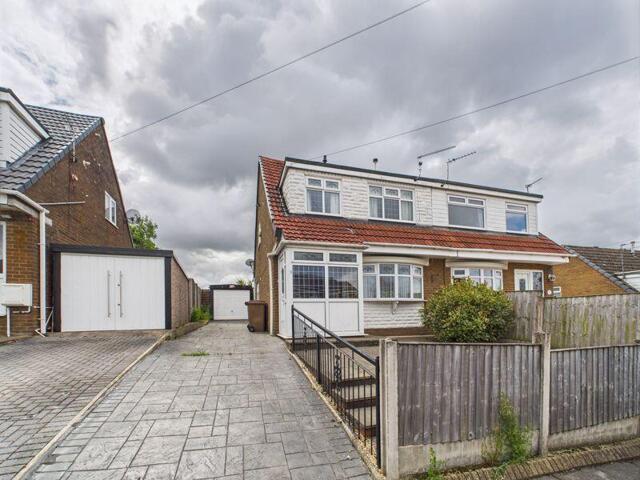 3 Bedroom House Rochdale Rochdale 98477132