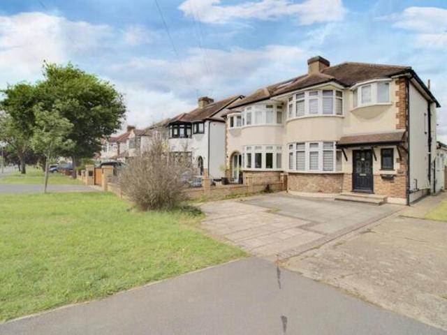 3 Bedroom House Romford Greater London 98718579