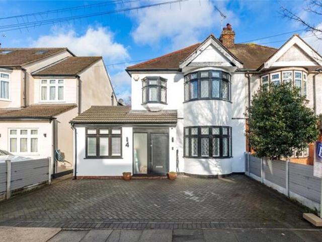 3 Bedroom House Romford Greater London 99161883