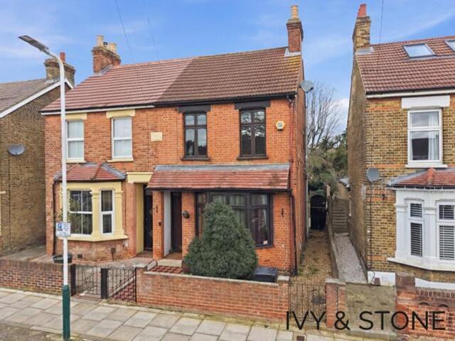 3 Bedroom House Romford Greater London 100540595