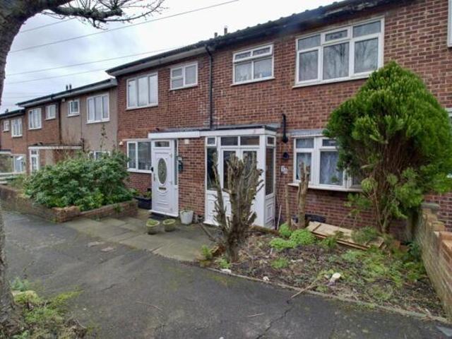 3 Bedroom House Romford Greater London 100132311
