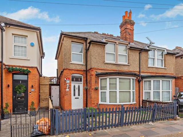 3 Bedroom House Romford Greater London 101060285