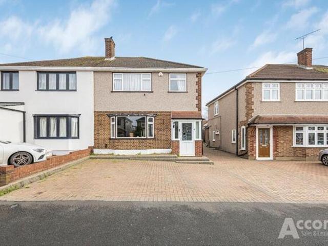 3 Bedroom House Romford Greater London LS101119282