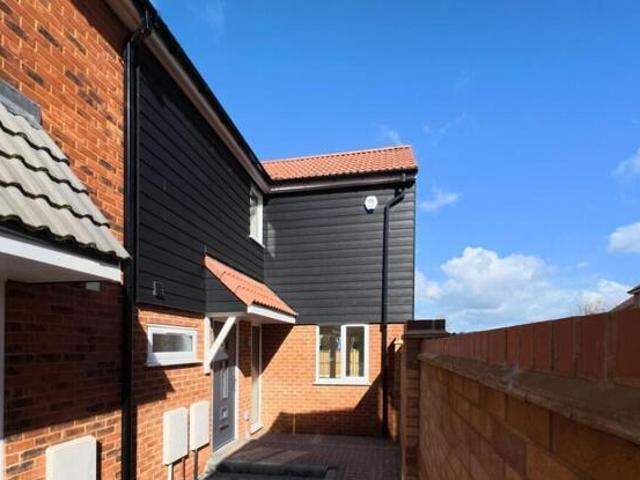 3 Bedroom House Rayleigh Essex SS6 88383986