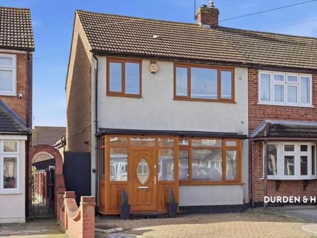 3 Bedroom House Rainham Greater London 101025544