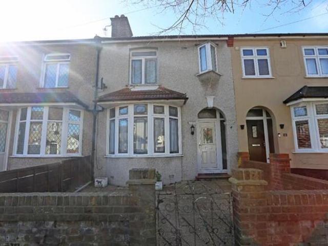 3 Bedroom House Rainham Greater London LS100425925