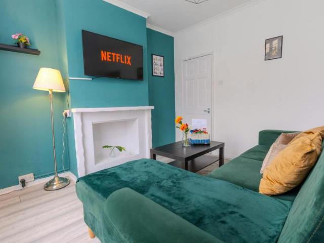 3 Bedroom House Rainham Rainham LS95451824