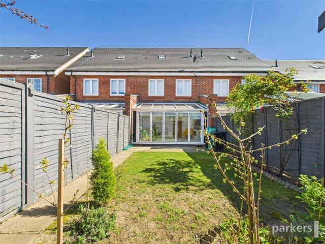 3 Bedroom House Reading Wokingham 98903378