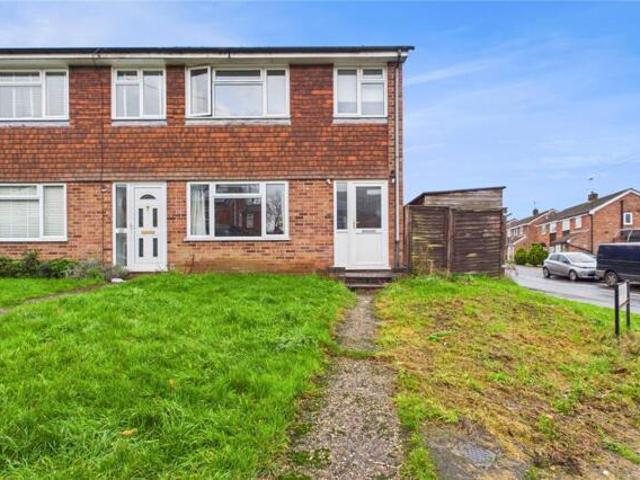 3 Bedroom House Reading Reading LS99344865