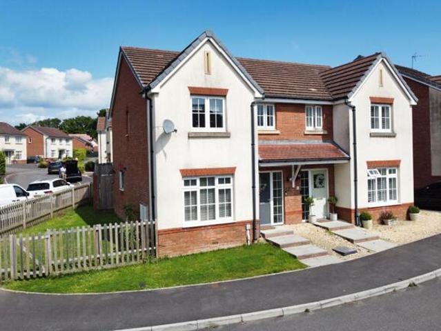 3 Bedroom House Rhondda Cynon Taff Rhondda Cynon Taff LS99436608