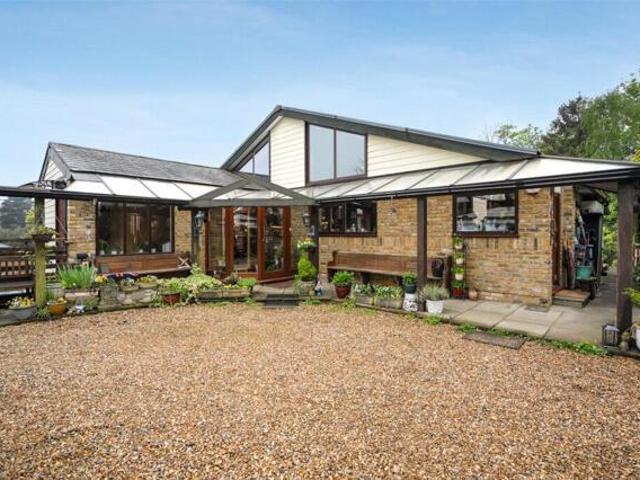 3 Bedroom House Rickmansworth Hertfordshire 99029559