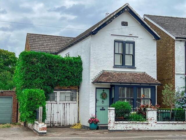 3 Bedroom House Richmond Upon Thames Surrey 99277938