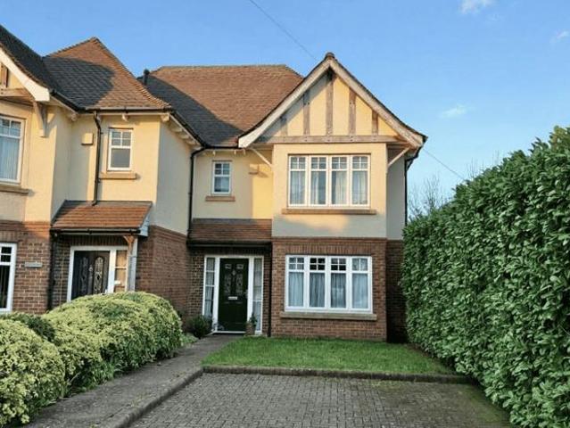 3 Bedroom House Ringwood Hampshire LS100456847