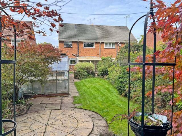 3 Bedroom House Wolverhampton Wolverhampton LS100191756