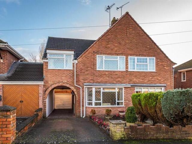 3 Bedroom House Wombourne Wombourne LS98969241
