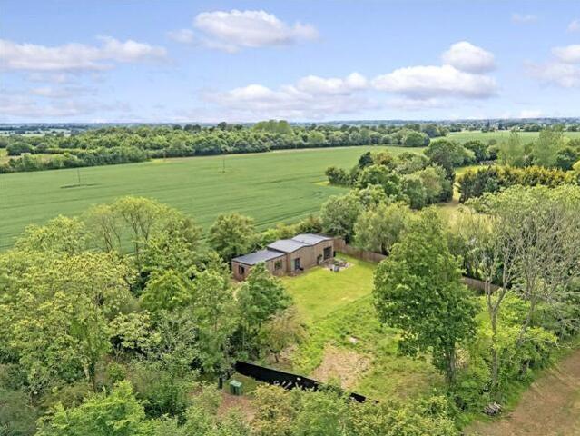 3 Bedroom House Woodbridge Suffolk LS98800820