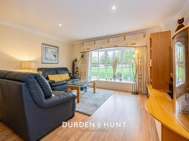 3 Bedroom House Woodford Green Greater London 99608155