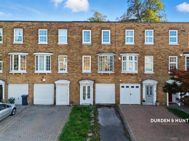 3 Bedroom House Woodford Green Greater London LS99895579