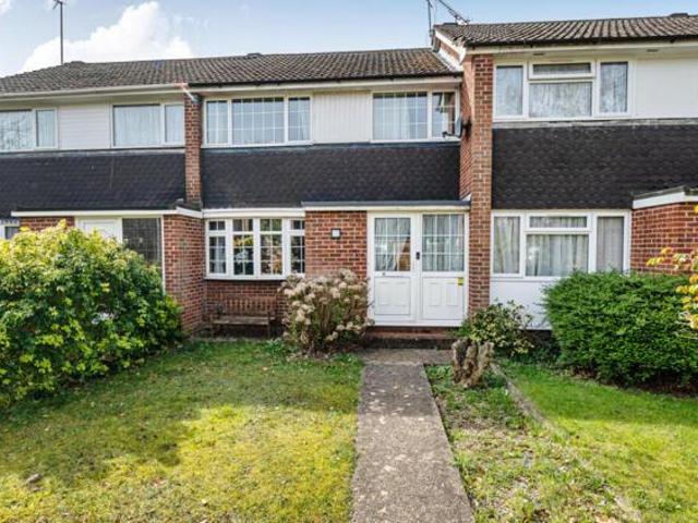 3 Bedroom House Woodley Berkshire 101025250