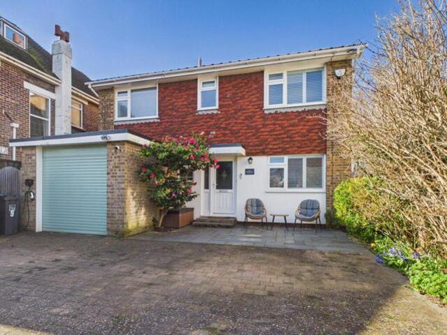 3 Bedroom House Worthing West Sussex LS100426667