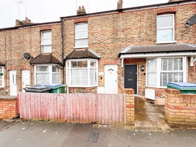 3 Bedroom House Watford Hertfordshire LS100854786
