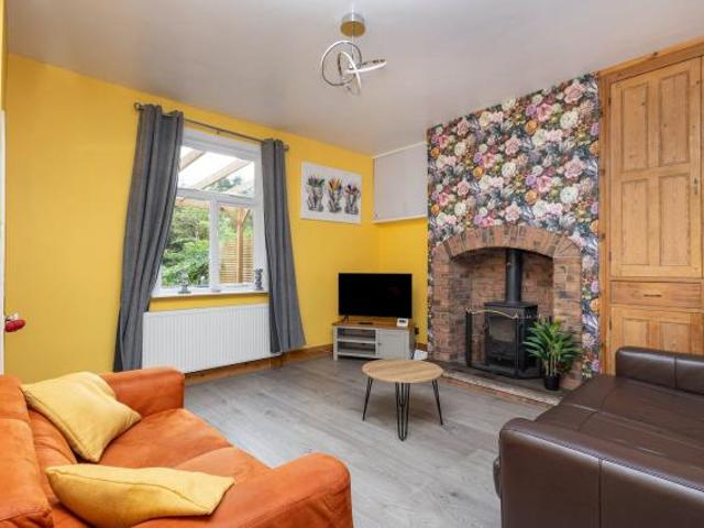 3 Bedroom House Wakefield Wakefield LS69249946