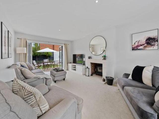 3 Bedroom House Ware Hertfordshire LS100540624