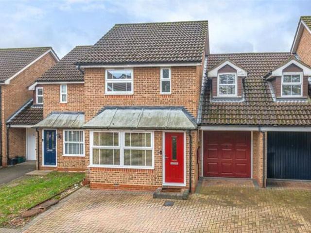 3 Bedroom House Warfield Bracknell Forest LS99952198