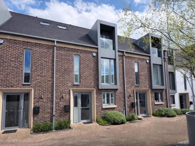 3 Bedroom House Warwick Warwickshire LS101996205