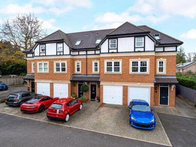 3 Bedroom House Weybridge Surrey 100456912
