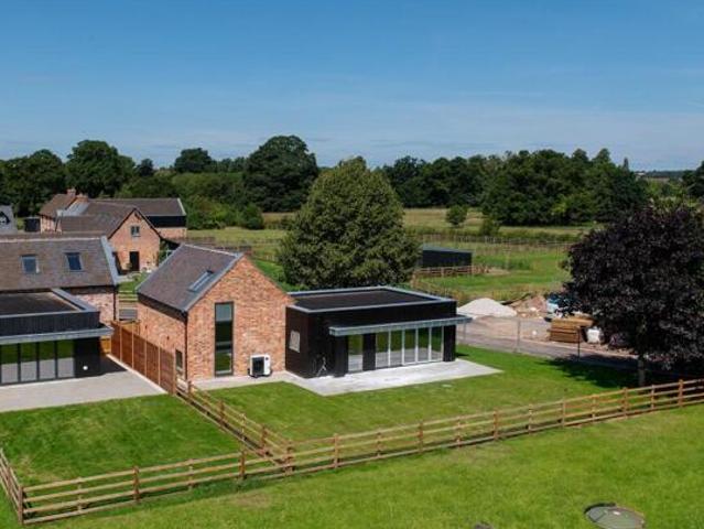 3 Bedroom House Wellesbourne Warwickshire LS100398487