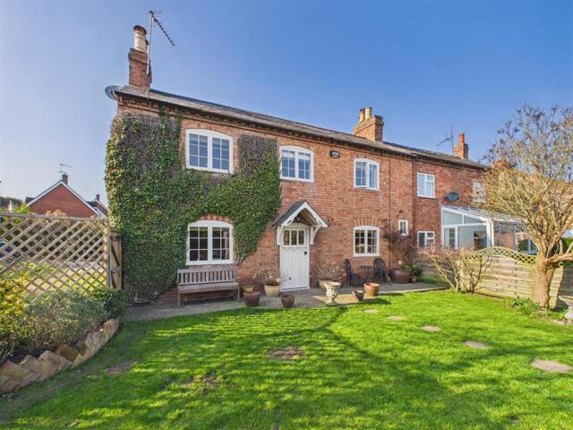 3 Bedroom House Wellesbourne Warwickshire LS100684979